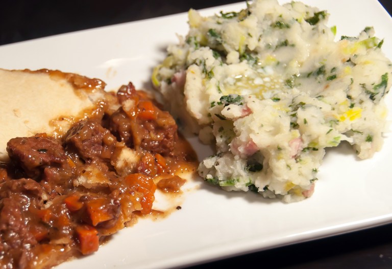 Colcannon (Irish Mashed Potatoes with Kale, Leeks and Ham) | The Little GSP